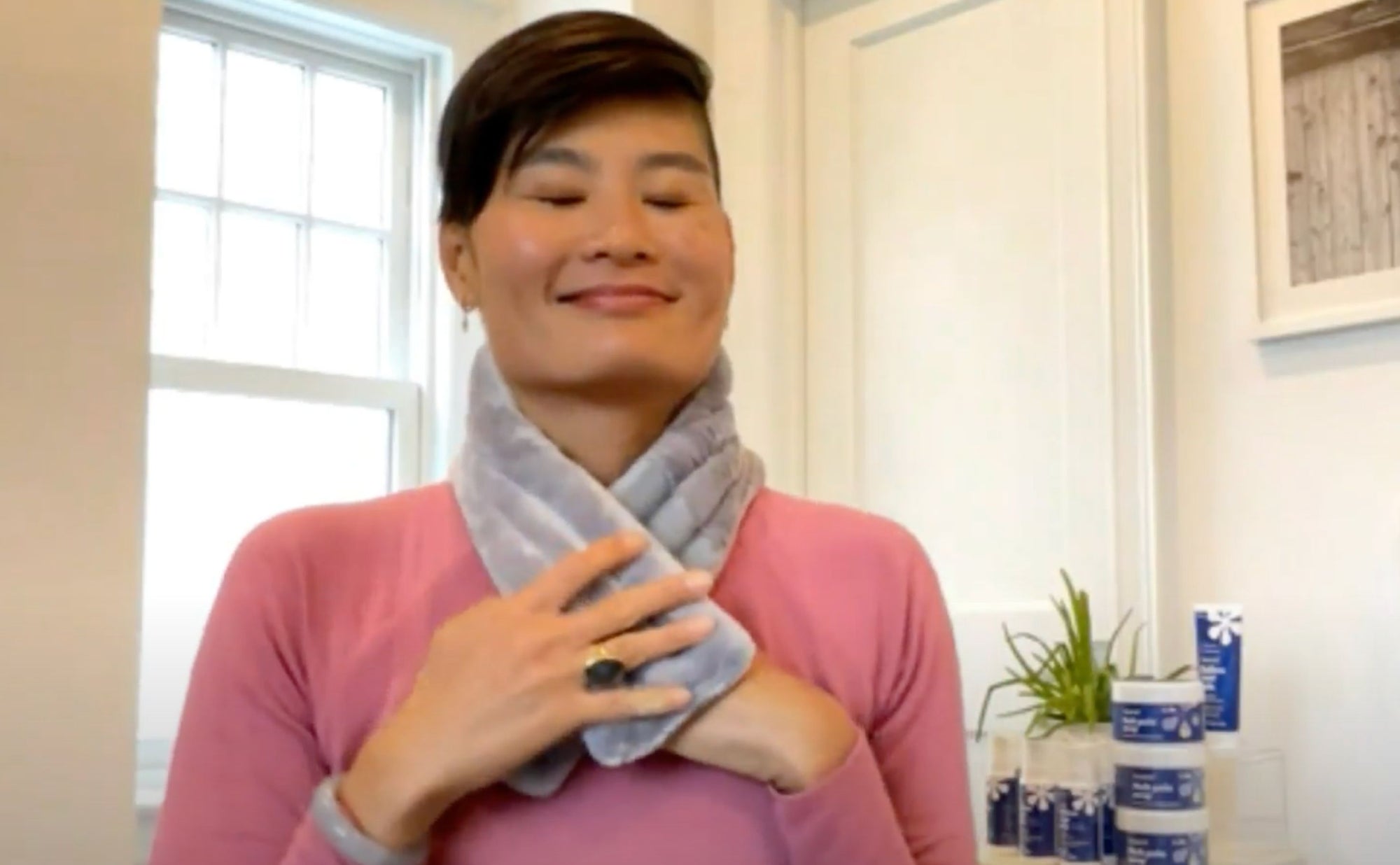 Cozy Weighted Neck Wrap Champagne | Asutra
